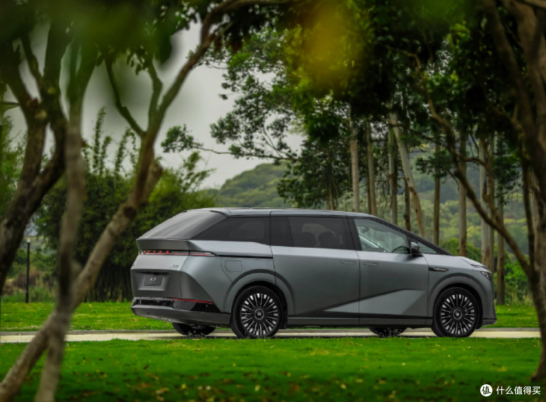 价格毫无惊喜？35.98万起，2025款小鹏X9 大七座MPV车型上市_MPV_什么值得买