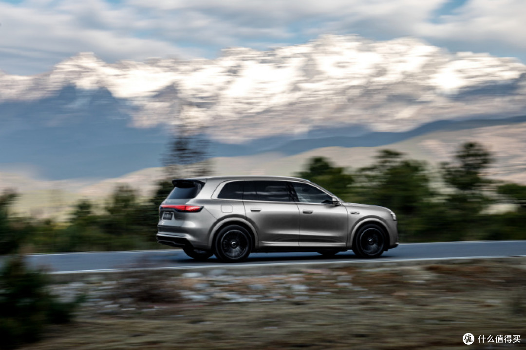 8分钟大定8000台！都是谁在买鸿蒙智行问界M8，转化率要突破70%？_SUV_什么值得买