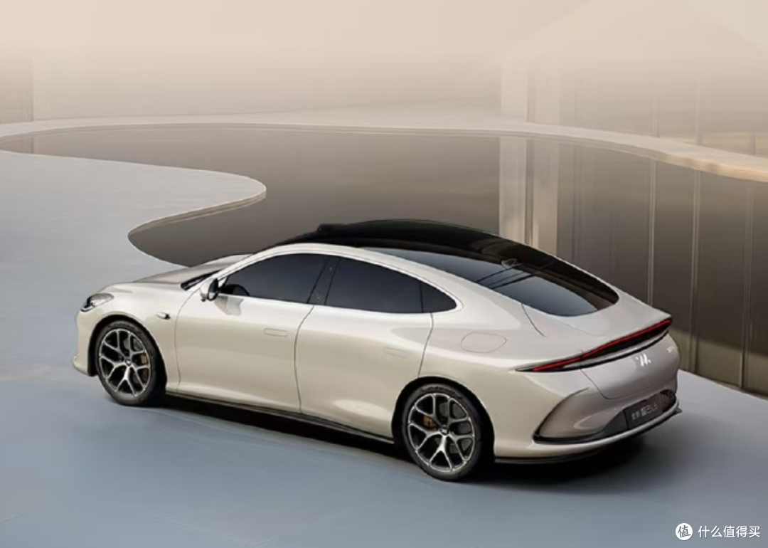 800V、高阶智驾、四轮转向，智己L6性价比拉满，预售价21.99万！_新能源车_什么值得买