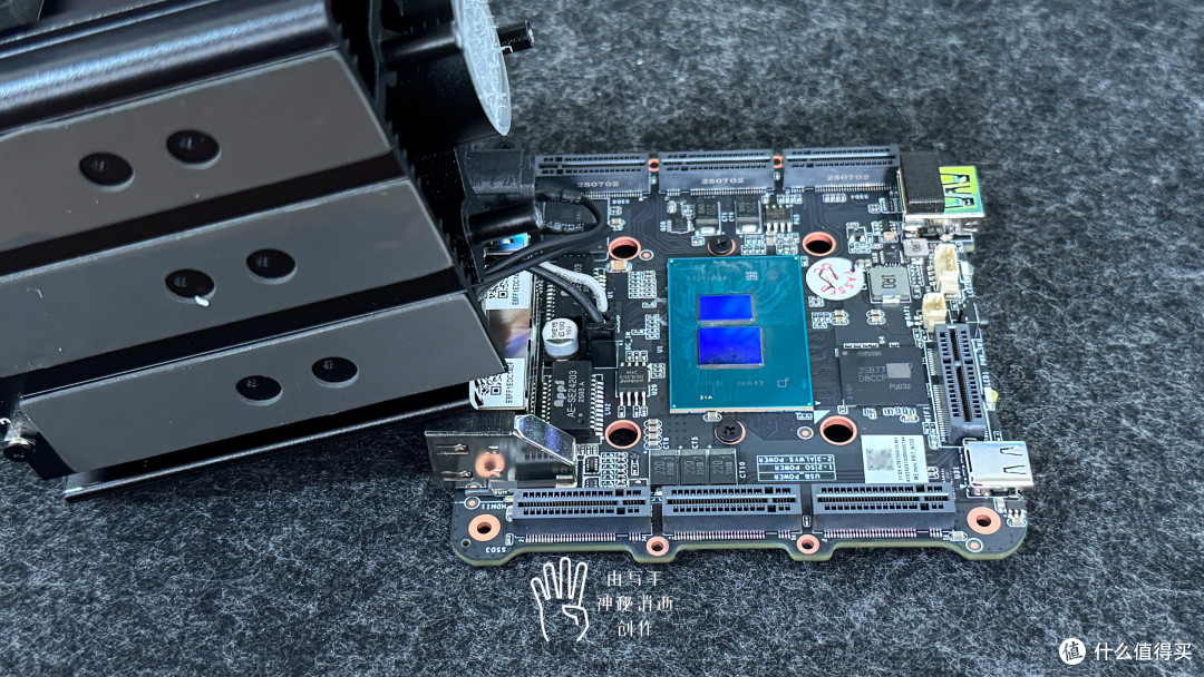 全闪6盘位NAS新物种，零刻ME mini主机测评拆解篇_台式机_什么值得买