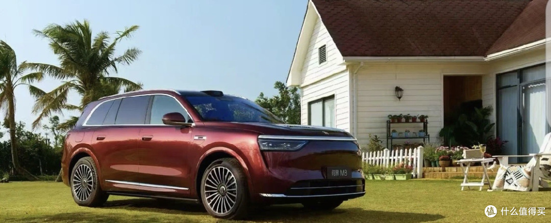上海车展焦点：问界M8—35万级家庭SUV，全家出行一步到位_SUV_什么值得买
