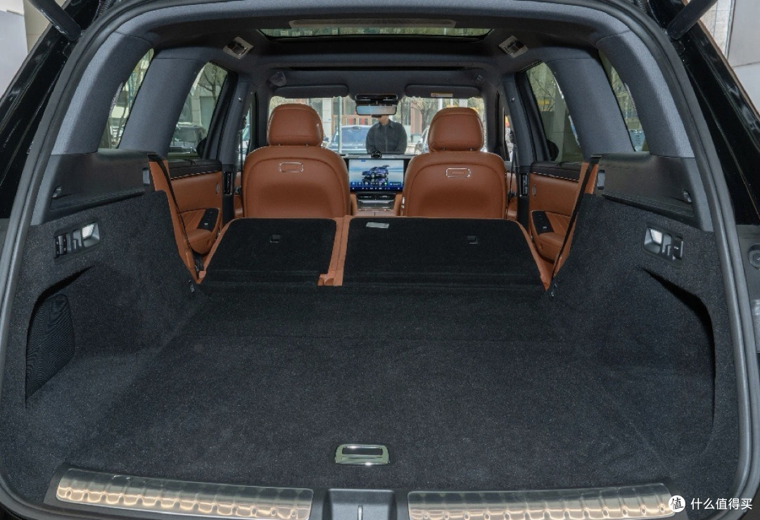 上海车展焦点：问界M8—35万级家庭SUV，全家出行一步到位_SUV_什么值得买