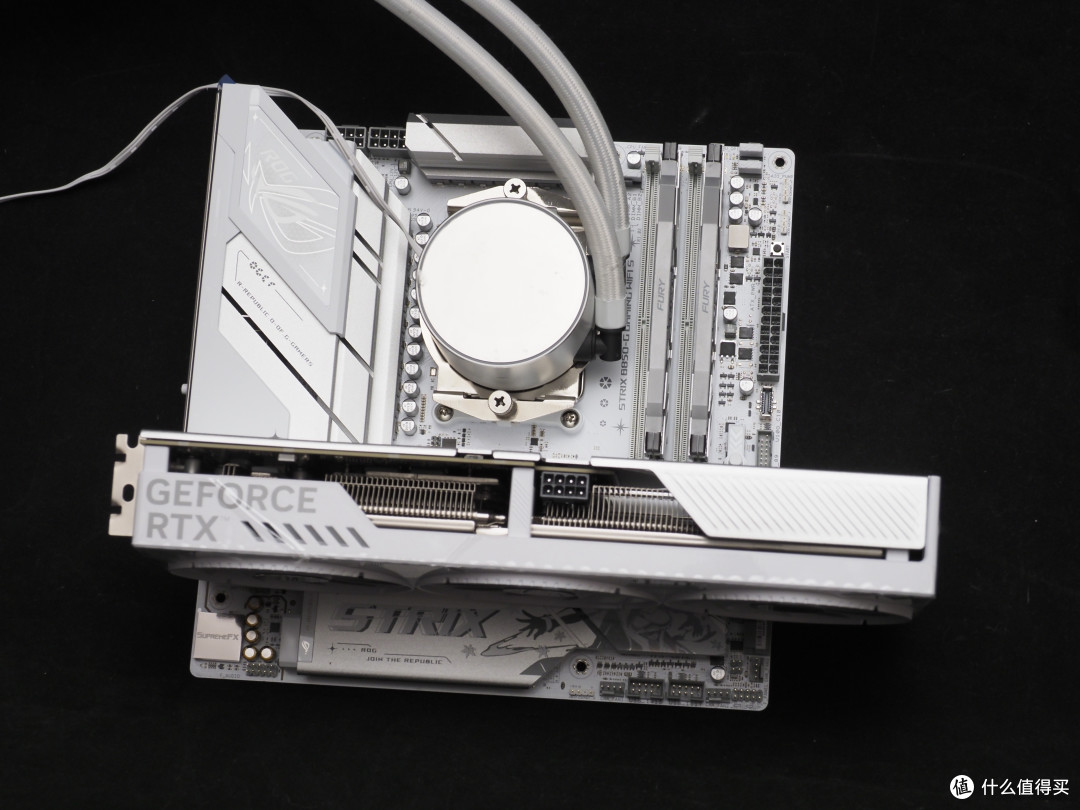 首个AMD平台小吹雪主板来了：华硕ROG STRIX B850G小吹雪主板开箱_主板_什么值得买