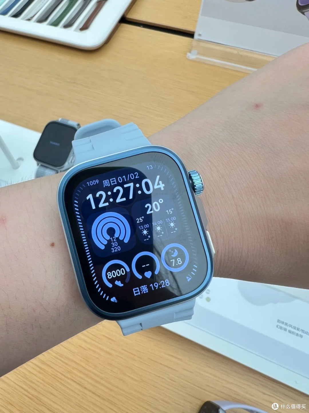 华为Fit4标准版与Pro版对比_智能手表_什么值得买