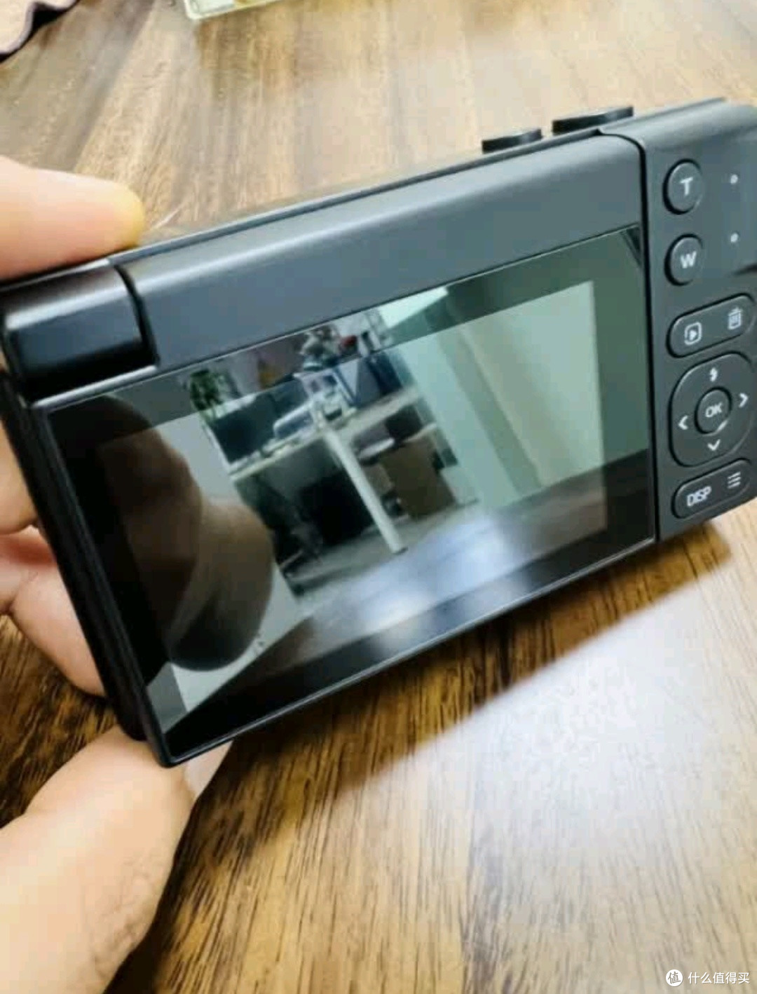 aigo爱国者E9/D9翻转屏自拍相机：学生党的高清神器_数码相机_什么值得买