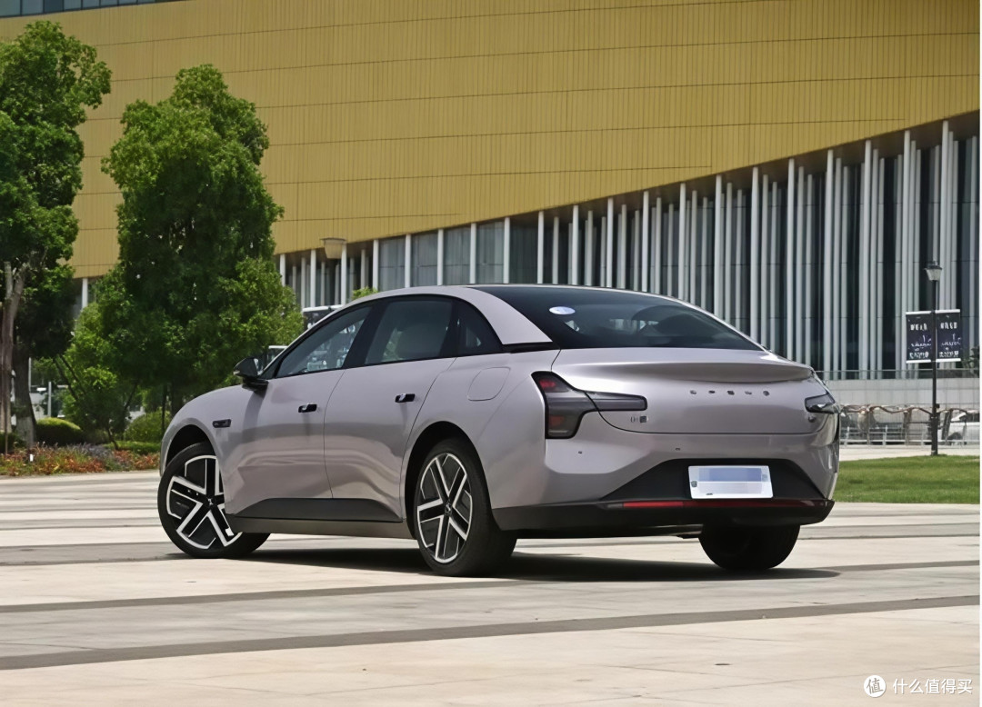 小鹏MONA M03 Max横评：15万级智驾卷王，满血XNGP颠覆市场_新能源车_什么值得买