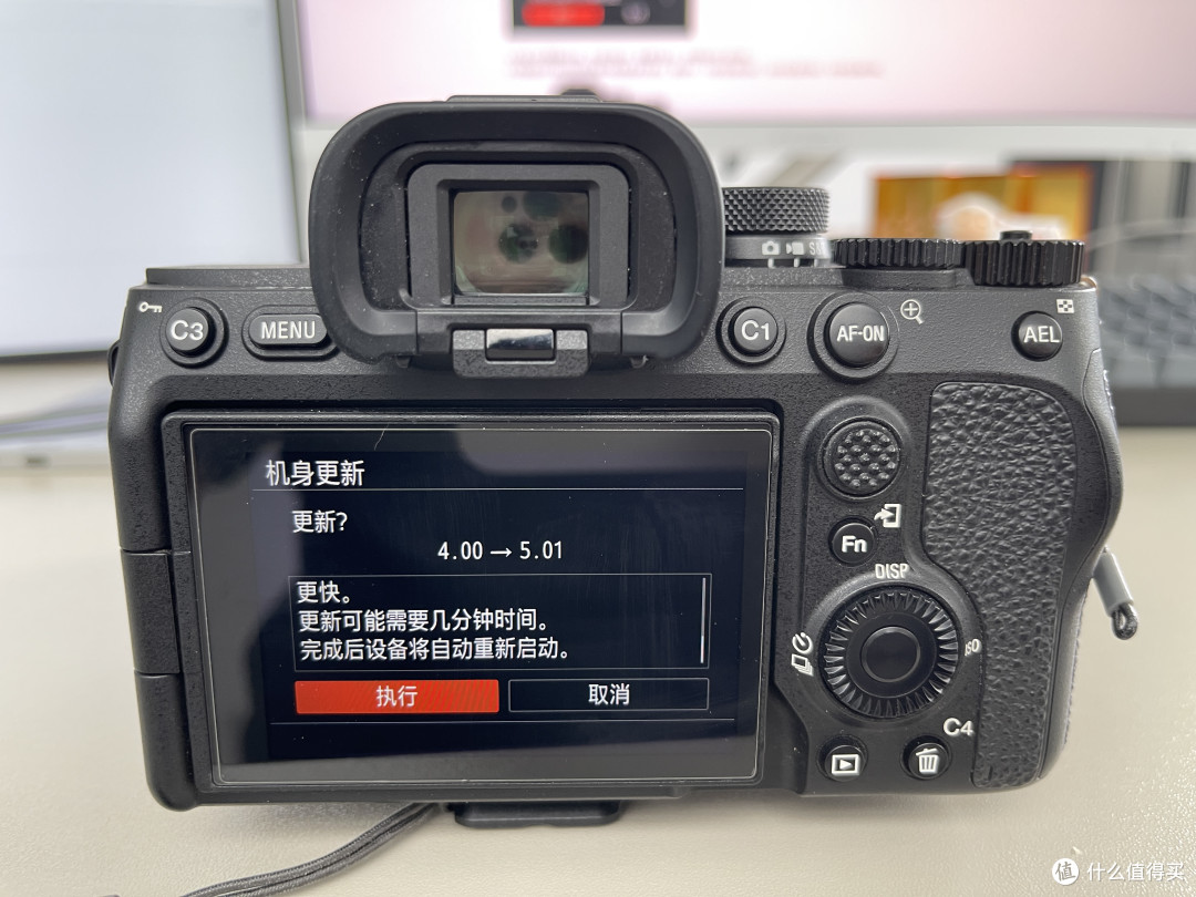 索尼A7M4升级5.0固件，天天提示，升级还减弱第三方镜头对焦？_单电相机_什么值得买
