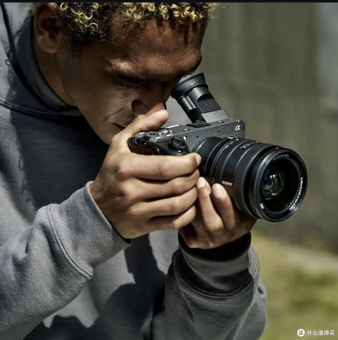 刀法A74换壳？索尼FX2 正式发布 搭载3300万像素_家用摄像机_什么值得买