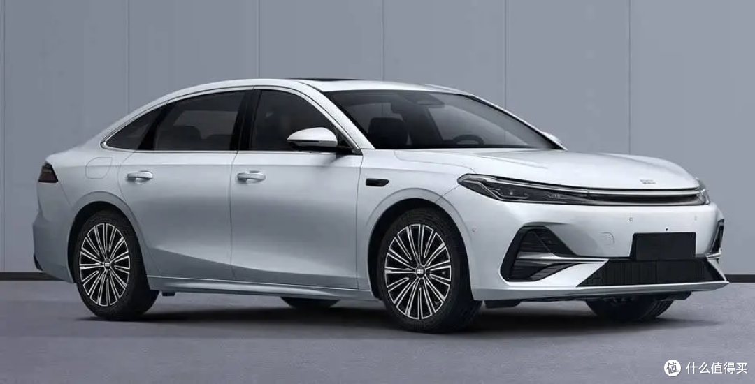 10万买续航超2100km？吉利银河A7 EM-i官图发布，亏电油耗2L级_新能源车_什么值得买