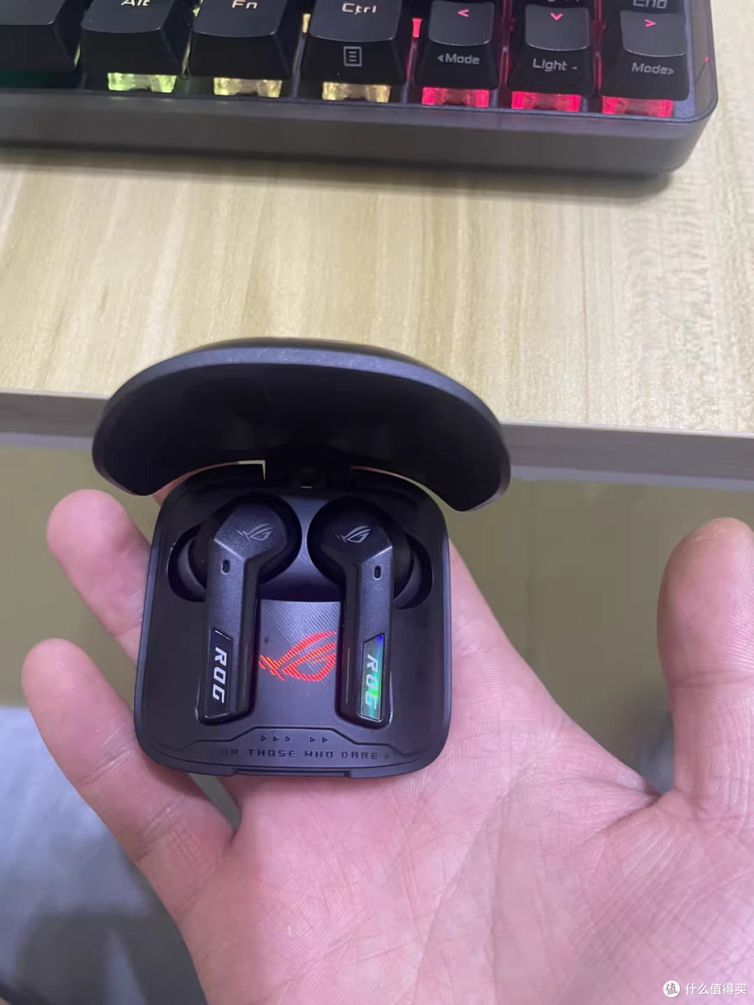 ROG降临TWS SpeedNova：双模电竞耳机的全能进化_头戴式耳机_什么值得买