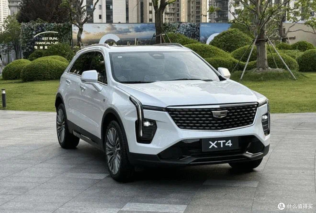 15.99万的凯迪拉克XT4杀疯了！这价格还买CR-V？_紧凑型SUV_什么值得买