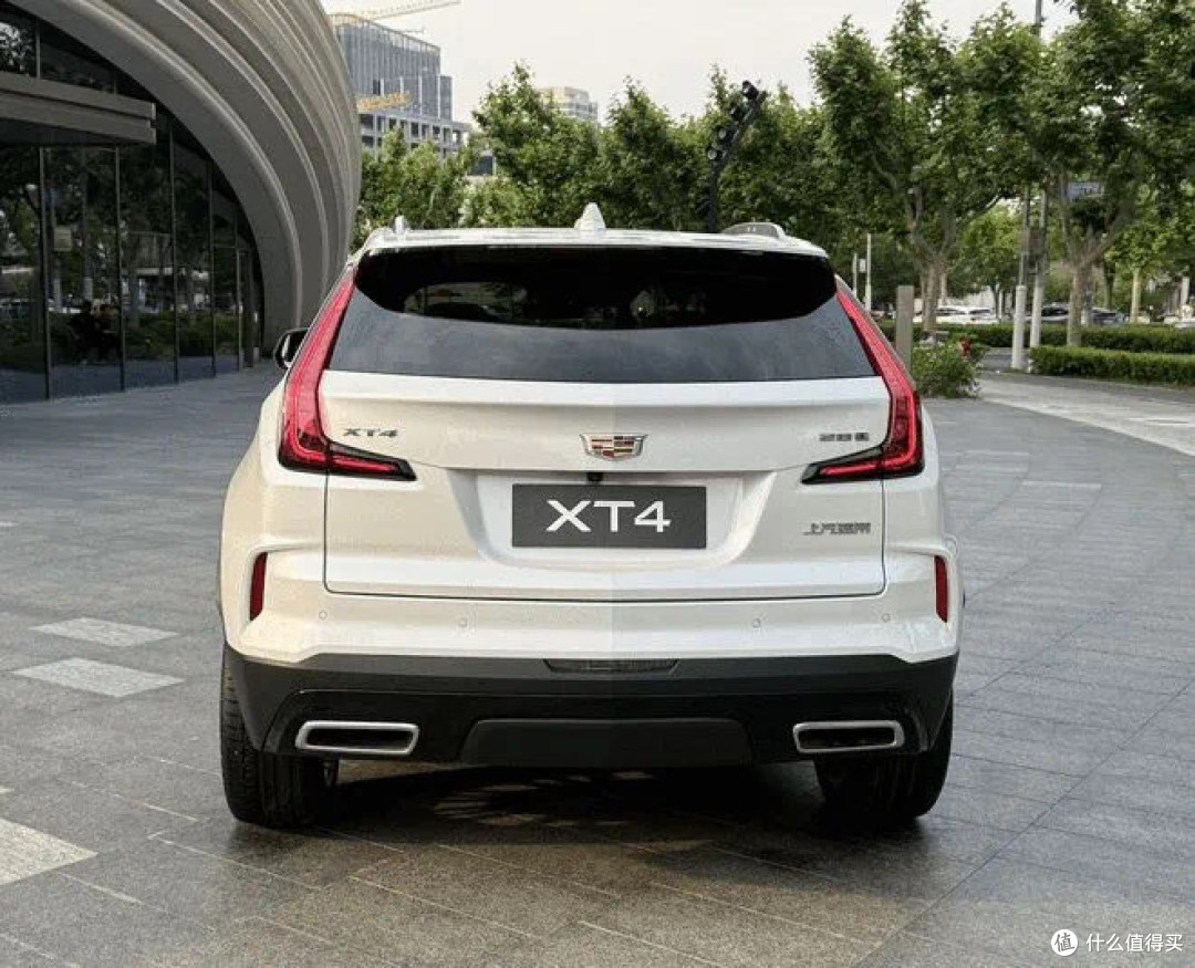 15.99万的凯迪拉克XT4杀疯了！这价格还买CR-V？_紧凑型SUV_什么值得买