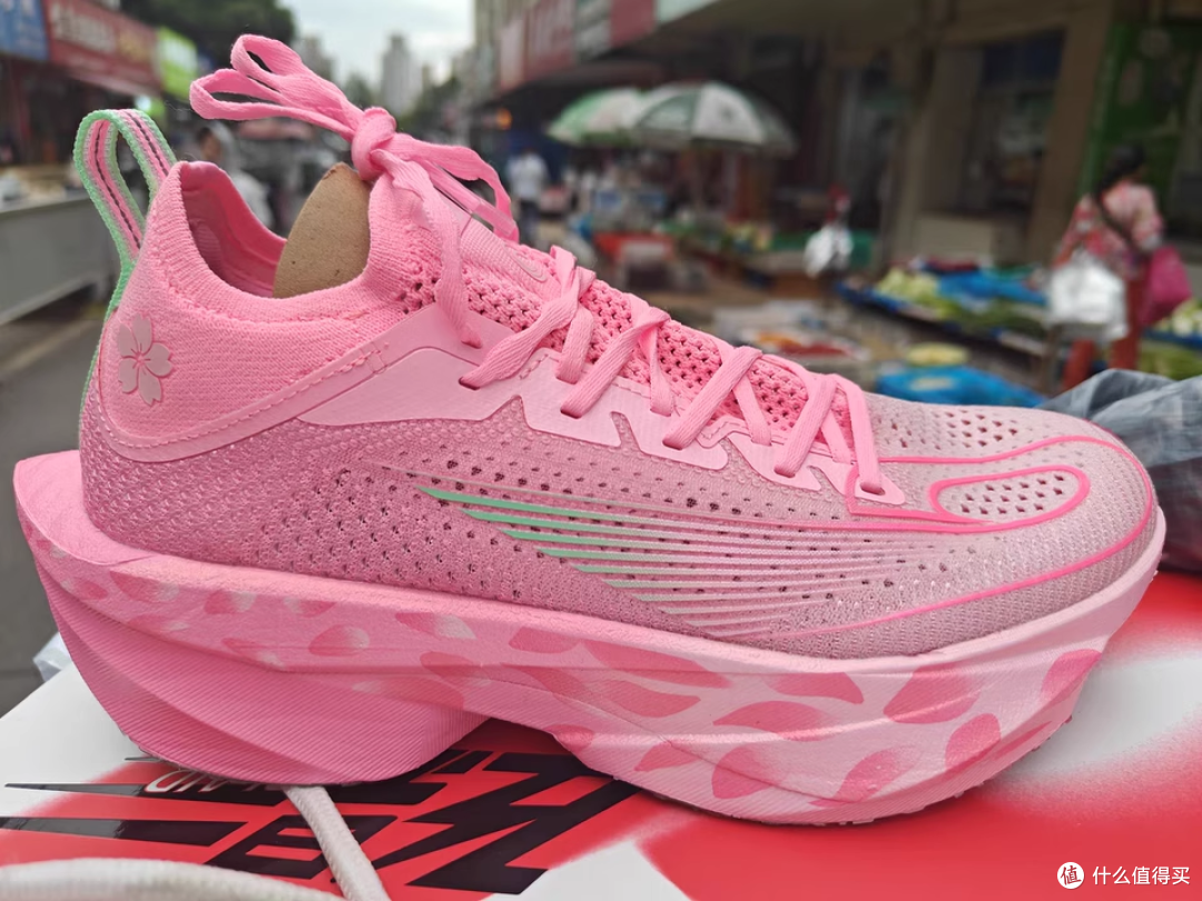 开箱测评！乔丹飞影 Plaid2.0，这双跑鞋真的能 “飞”！_跑鞋_什么值得买