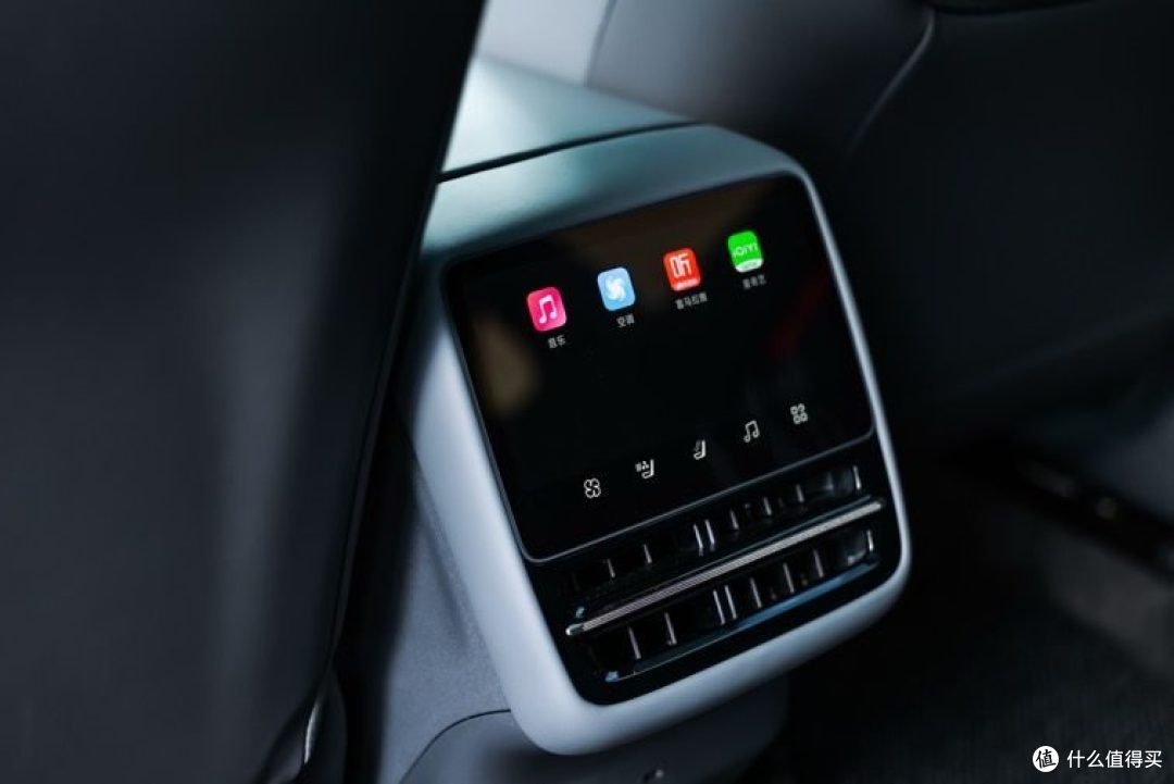 全球首款L3级算力AI汽车！小鹏G7正式亮相，预售价23.58万_新能源车_什么值得买