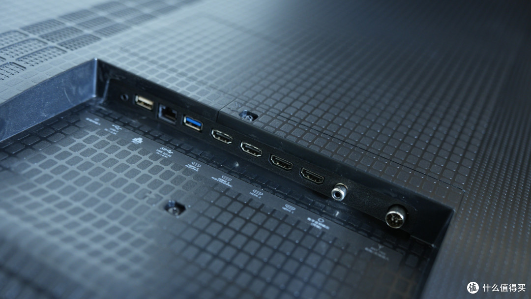 海信小墨E5Q Pro测评：低反墨晶屏+信芯Al画质芯片，新口碑王？_液晶电视_什么值得买