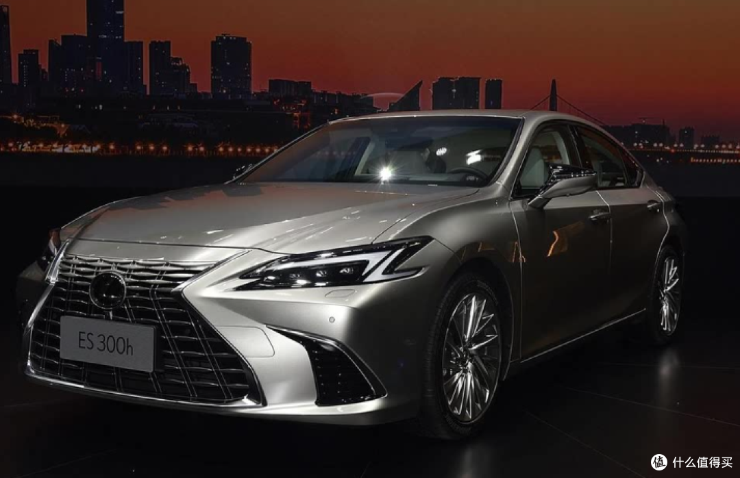 中年男人梦碎一地，雷克萨斯ES200只要15.7万了！_轿车_什么值得买