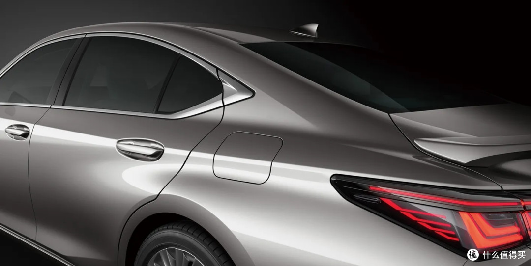 中年男人梦碎一地，雷克萨斯ES200只要15.7万了！_轿车_什么值得买