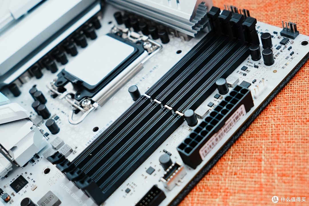 华硕ROG吹雪B860A主板+Ultra 265K装机分享，618入手这一套战未来_主板_什么值得买