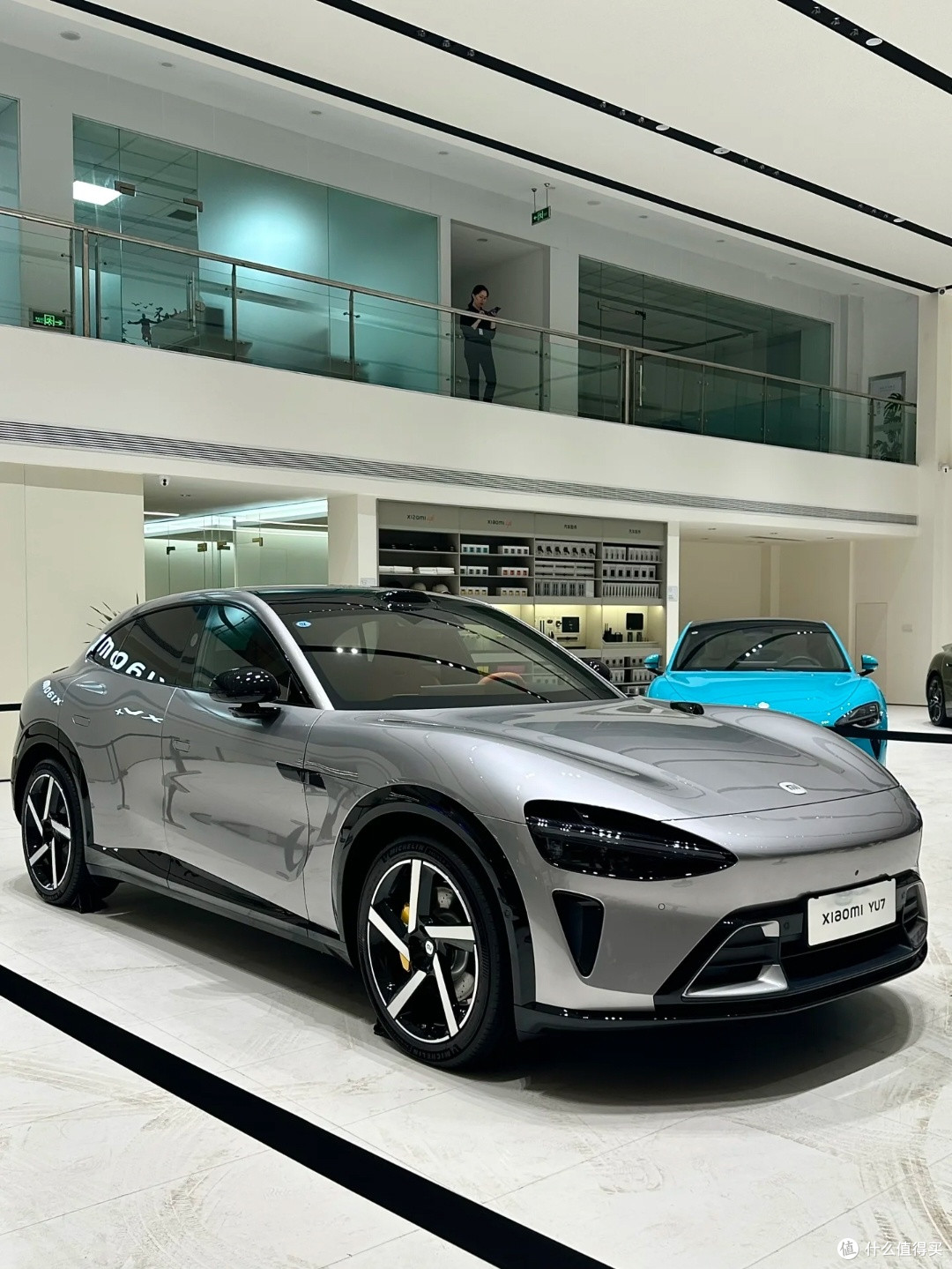 小米YU7实车观察：颜值能打，但SU7的订单为何还在涨？_新能源车_什么值得买