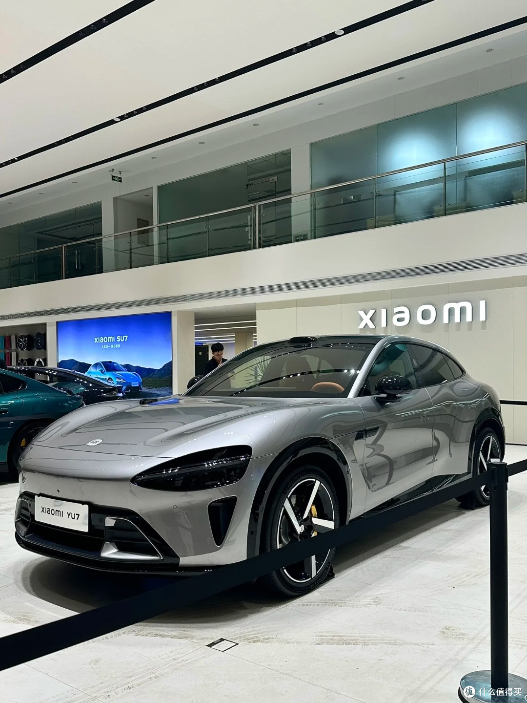 小米YU7实车观察：颜值能打，但SU7的订单为何还在涨？_新能源车_什么值得买