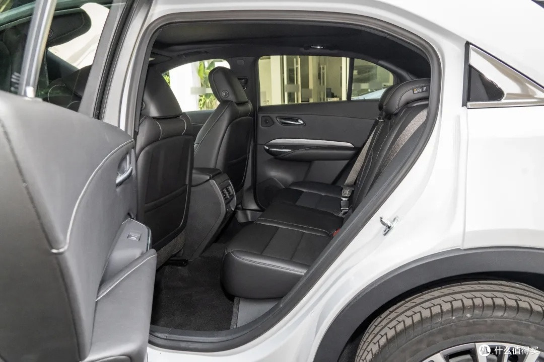 15.99万的豪华SUV无人识？凯迪拉克XT4的“性价比困局”_SUV_什么值得买