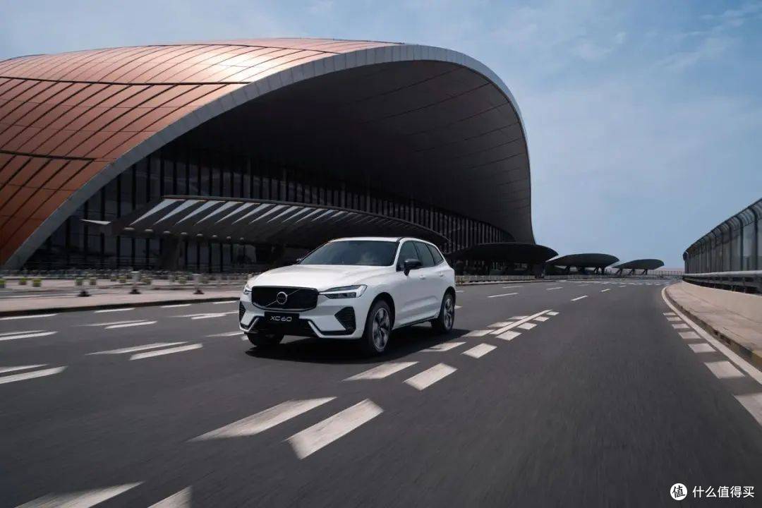 新款沃尔沃XC60正式上市 限时价25.49万元起_中型SUV_什么值得买