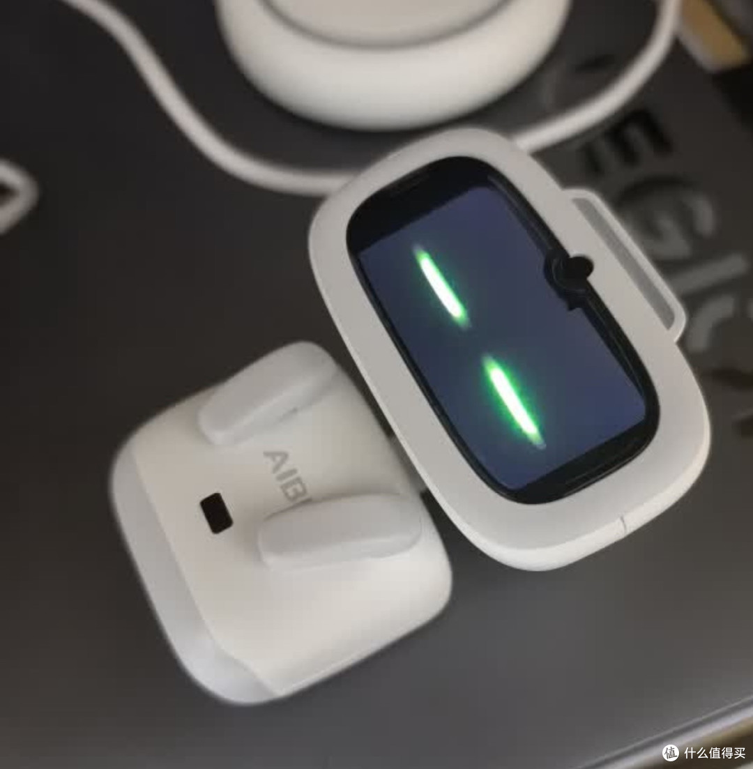 从虚拟像素到真实陪伴：AIBI机器人_益智玩具_什么值得买