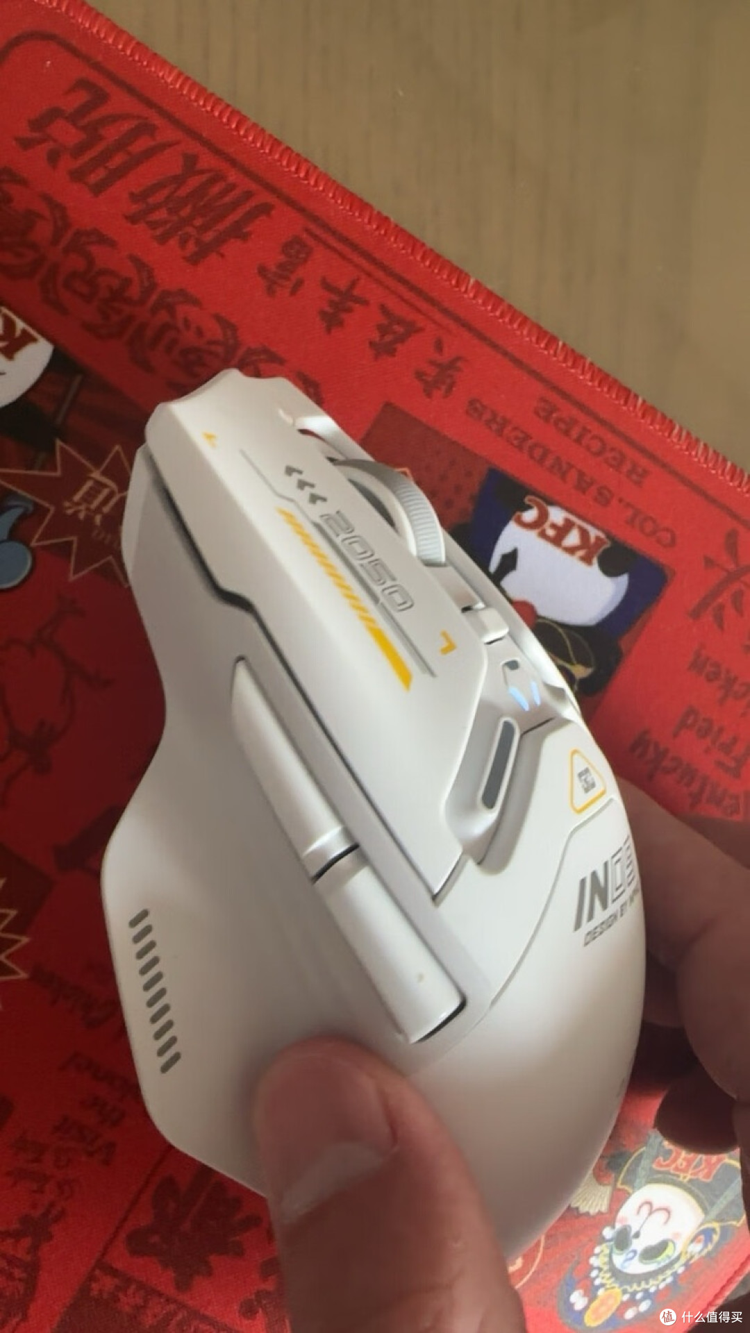 英菲克IN09鼠标：白色机甲风，重塑“手感与性能”的电竞哲学_鼠标_什么值得买