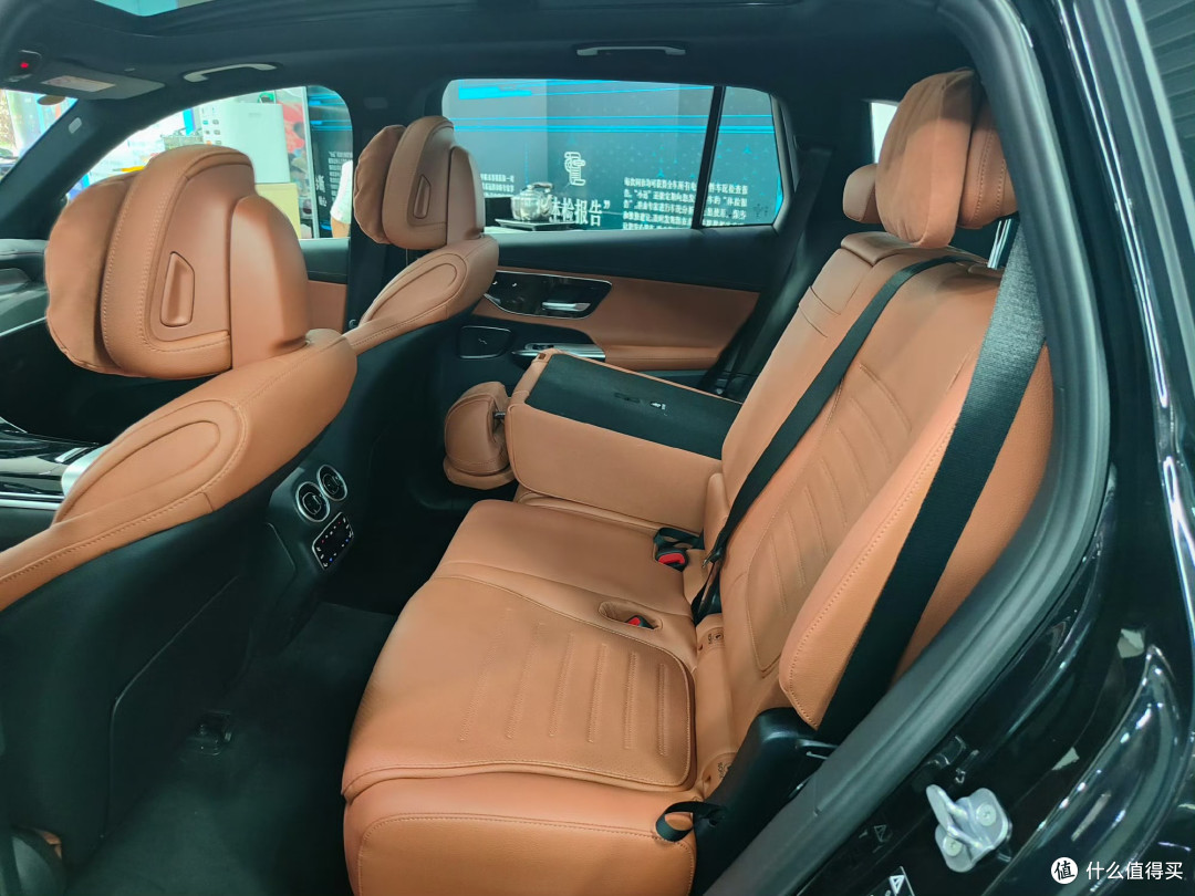 2025款奔驰GLC260深度测评：豪华SUV市场的均衡之选_中型SUV_什么值得买