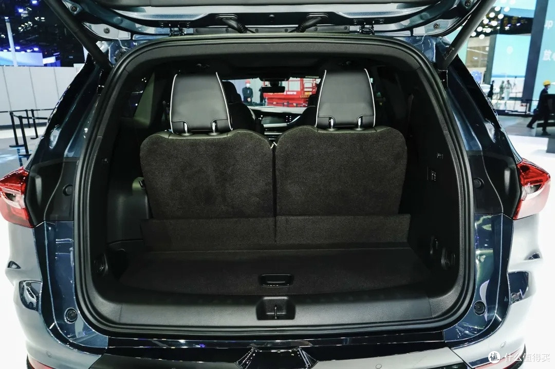 18万买“凯迪拉克XT6”，配2.0T+9AT+7座，连静音都是深海级_中大型SUV_什么值得买