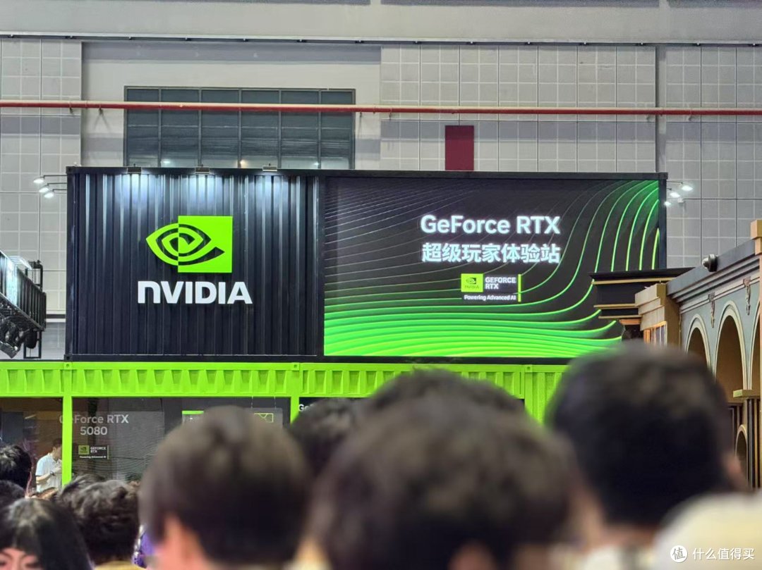 BW2025：英伟达集装箱店卖公版卡， RTX 5080/5070京东快递到家_显卡_什么值得买