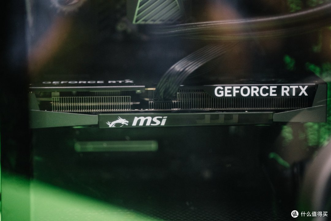 BW2025：英伟达集装箱店卖公版卡， RTX 5080/5070京东快递到家_显卡_什么值得买