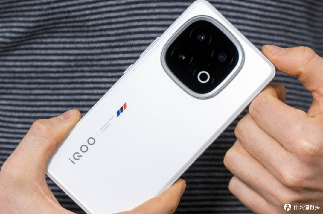 iQOO15曝光汇总 知错就改潜望长焦回来了_安卓手机_什么值得买