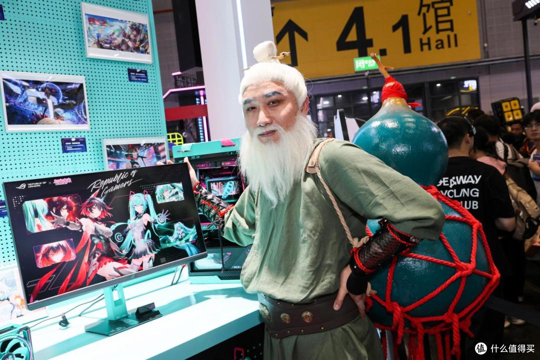 BW2025 ROG神光同步！RO姬携手初音未来推出电竞新视界显示器_显示器_什么值得买