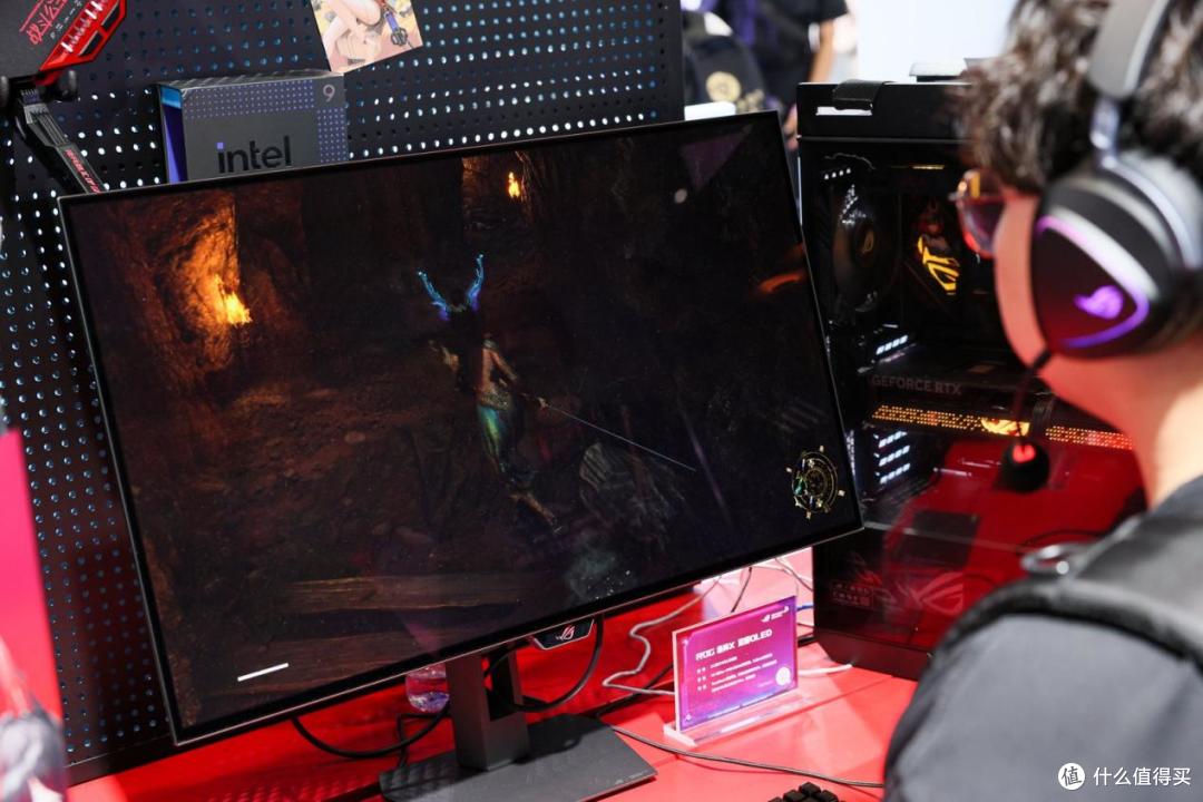 BW2025 ROG神光同步！RO姬携手初音未来推出电竞新视界显示器_显示器_什么值得买