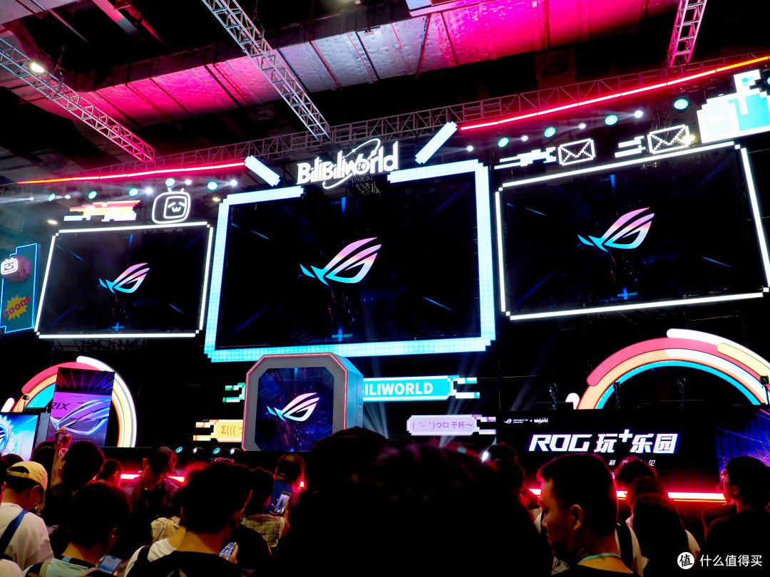 华硕ROG×初音未来全家桶空降BW2025！ROG和初音未来联名产品推出_主板_什么值得买