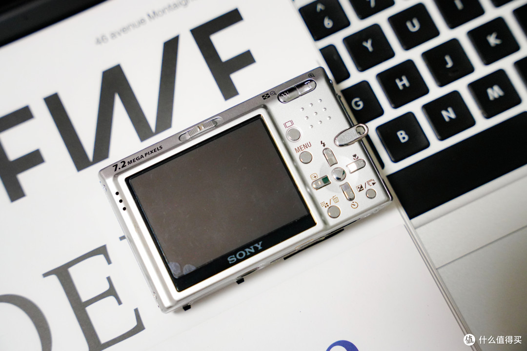 Sony Cyber-shot DSC T10的滑盖声里，藏着一整个CCD时代的春末_数码相机_什么值得买