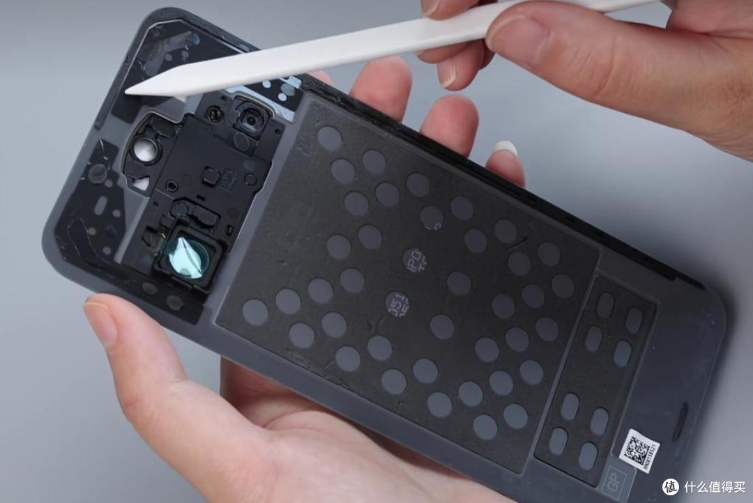 荣耀X70拆解 8300毫安大大电池 80W充电_安卓手机_什么值得买