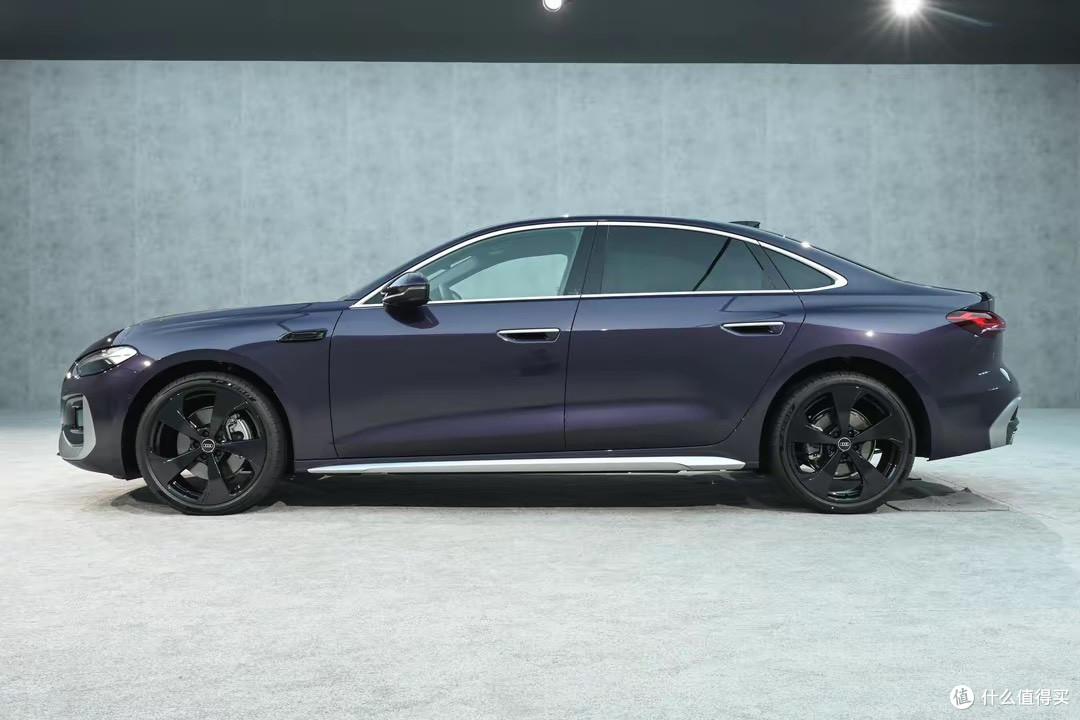 奥迪A5L低价入市：25.68万起，华为乾崑智驾重构豪华车竞争逻辑_中型车_什么值得买