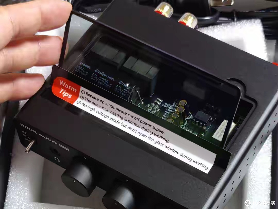 玻璃窗下的全场景可玩音频中枢Douk Audio A5 Pro耳放功放机评测_专业音频_什么值得买