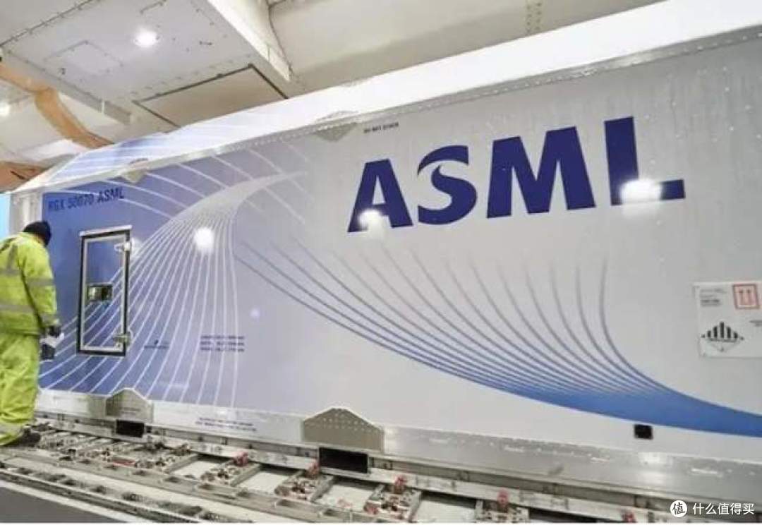 ASML最强EUV光刻机曝光，单次曝光5nm，售价超50亿元_CPU_什么值得买