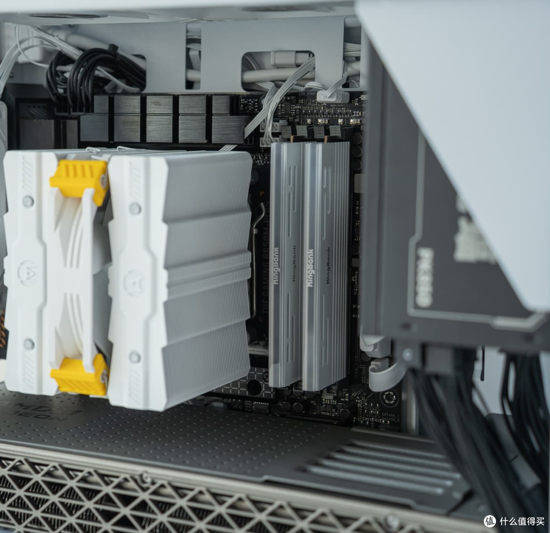 从颜值与便携，方糖机械大师 iF25 重新定义小尺寸机箱_机箱_什么值得买
