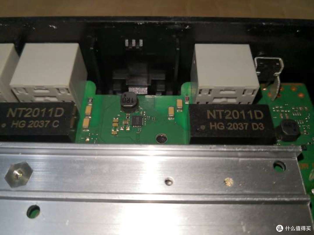 华为AX3 Pro凌霄版WS7200拆机：日用路由器竟为偷偷领先受害者？_路由器_什么值得买