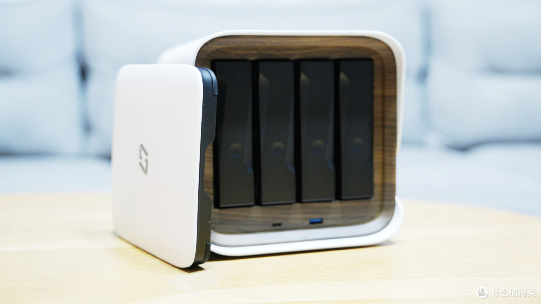 极空间 Z4Pro + 性能版测评：N355+ AI，堪称市面影音 NAS 王者？_NAS存储_什么值得买