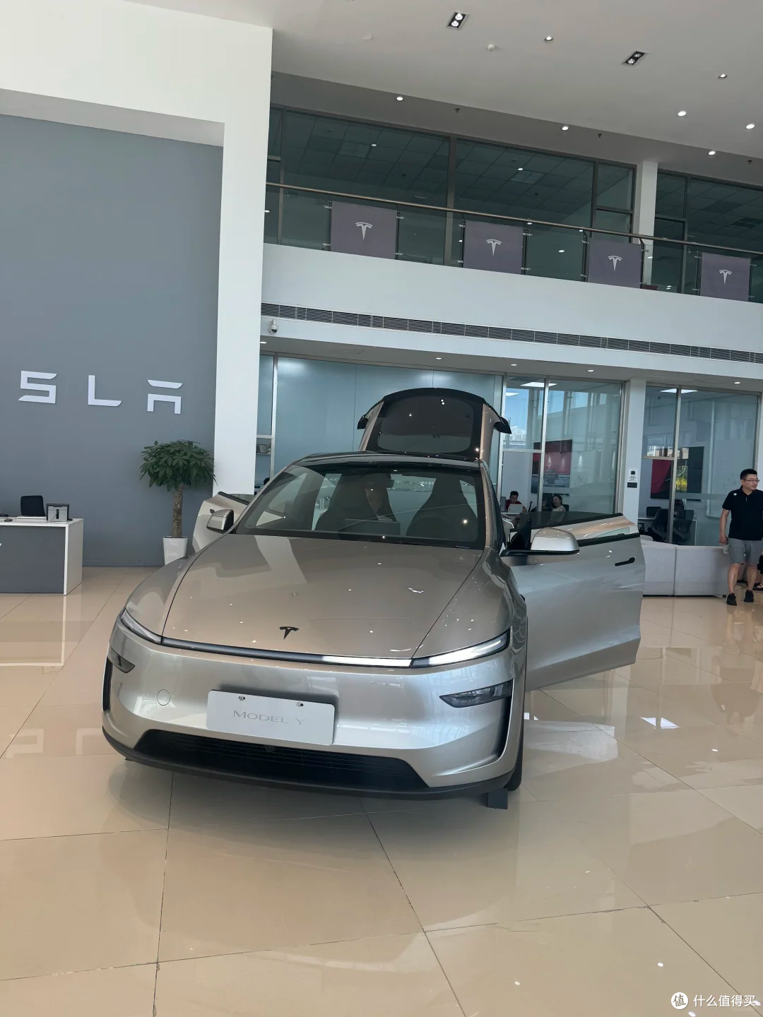 特斯拉 Model YL 是否属于豪华车_新能源车_什么值得买