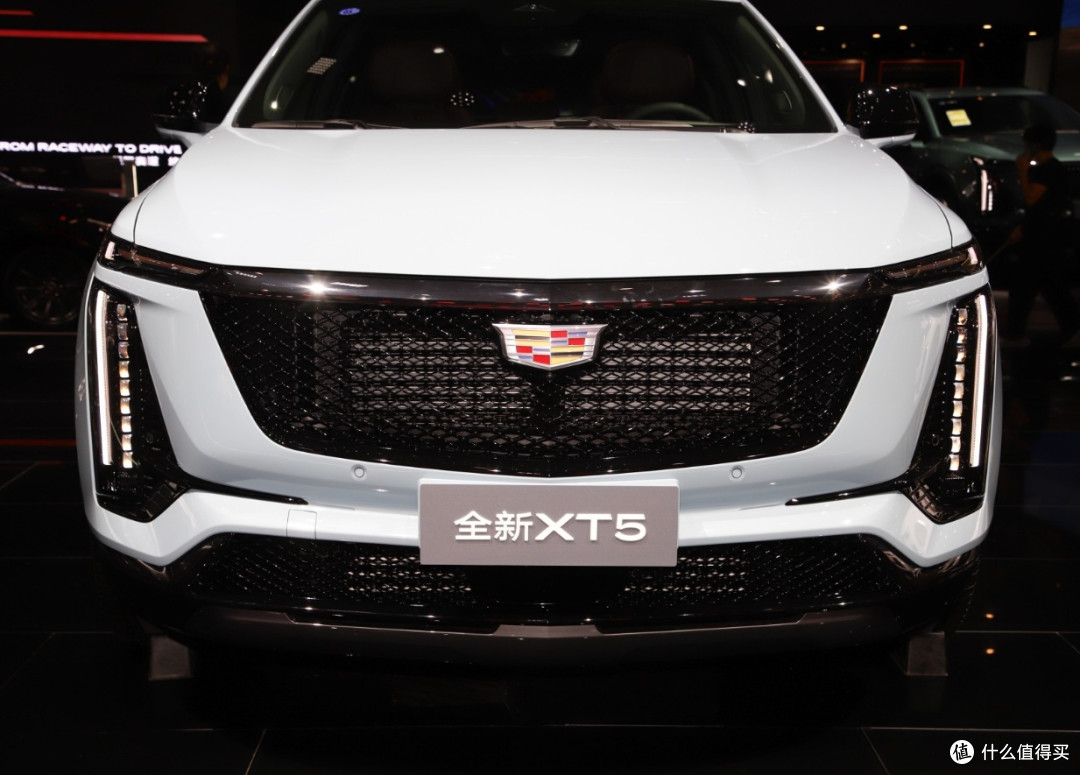 23.49 万起就能买！2026 款凯迪拉克 XT5 上市，配置升级还标配四驱_中型SUV_什么值得买