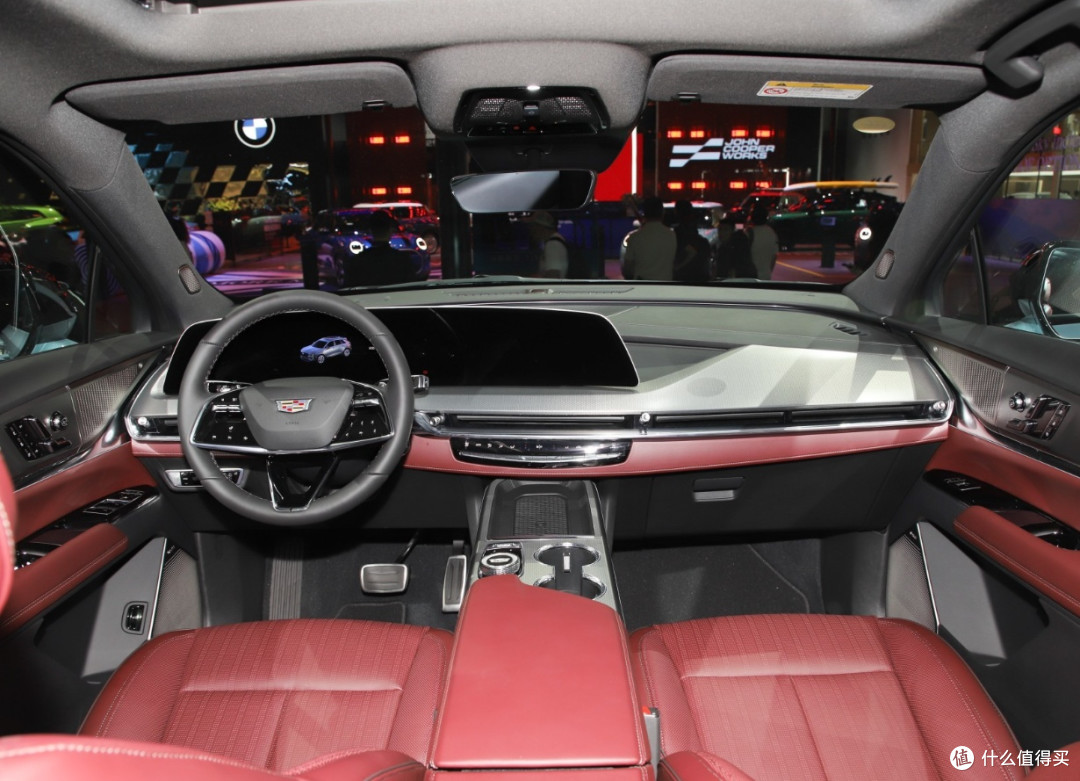 23.49 万起就能买！2026 款凯迪拉克 XT5 上市，配置升级还标配四驱_中型SUV_什么值得买