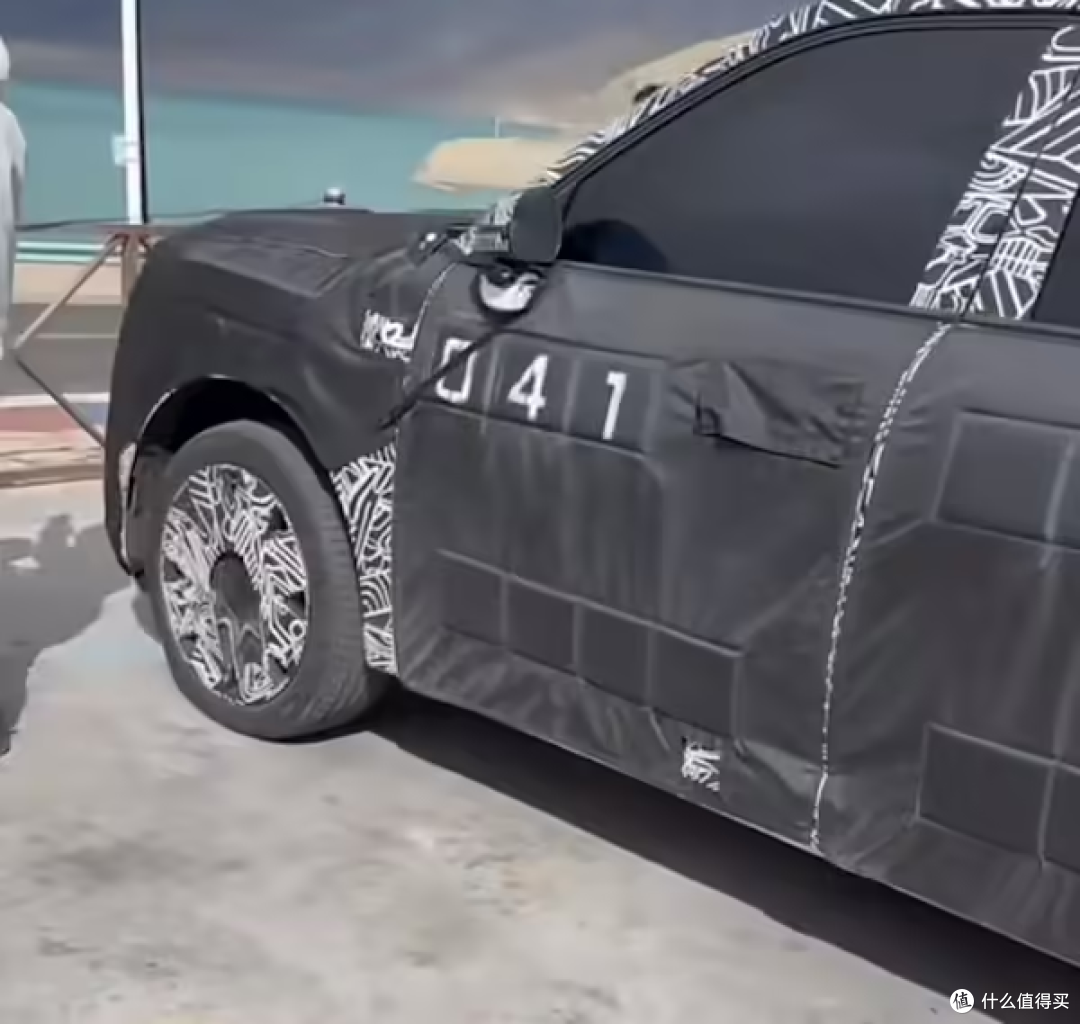 小米 YU9 要来了？雷军亲赴新疆测试？小米第三款车 谍照曝光_新能源车_什么值得买