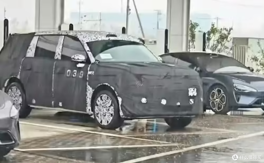 小米 YU9 要来了？雷军亲赴新疆测试？小米第三款车 谍照曝光_新能源车_什么值得买