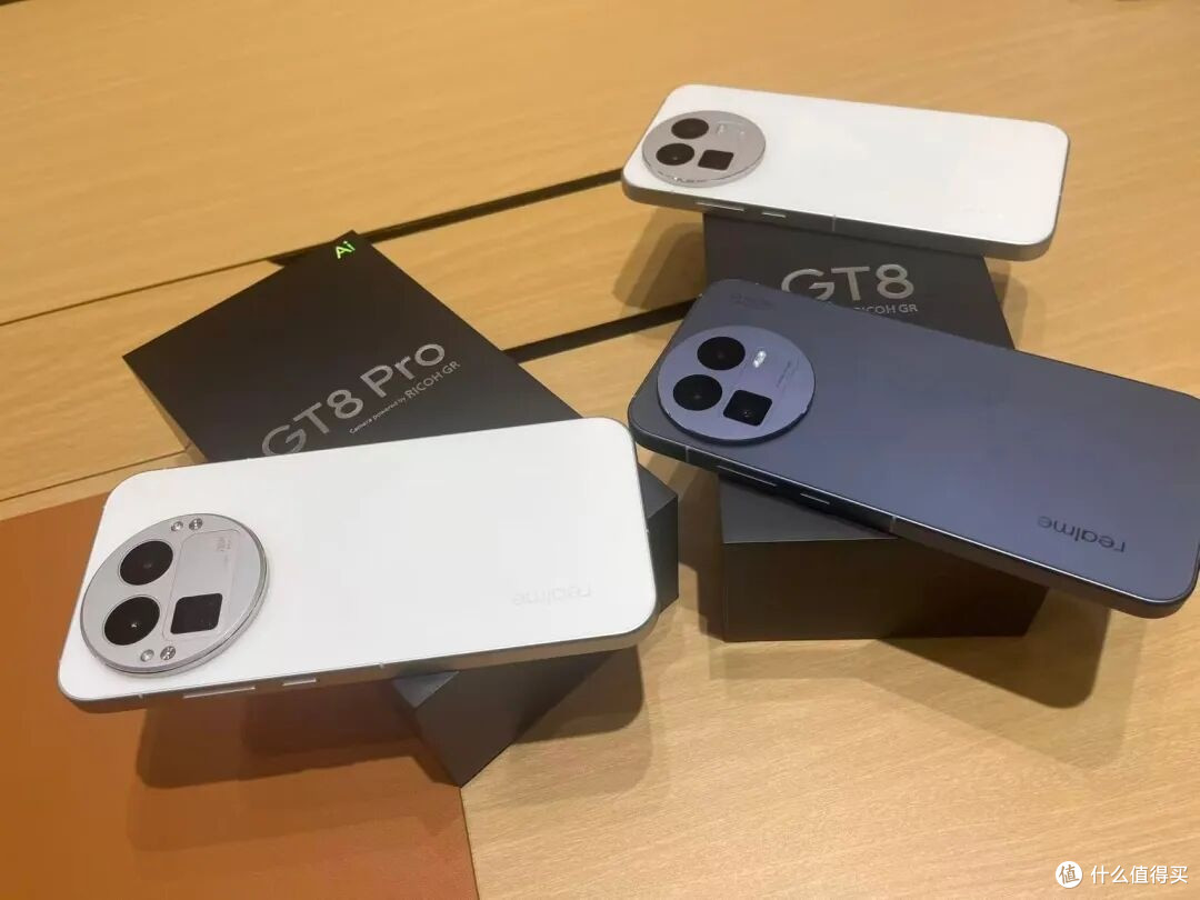 Realme GT8 Pro真机进驻线下门店，预定通道同步开启_手机_什么值得买